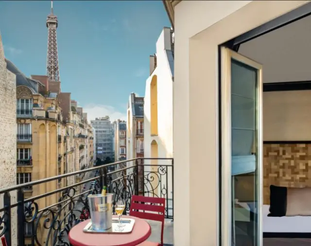 30 [BEST] Paris Hotels With Eiffel Tower Views (+ photos!) in 2024 ️